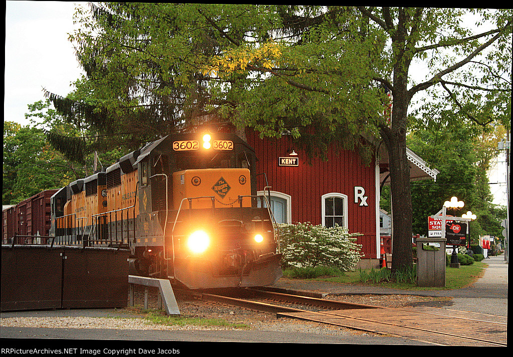 HRRC 3602 crossing Rte. 7 in Kent